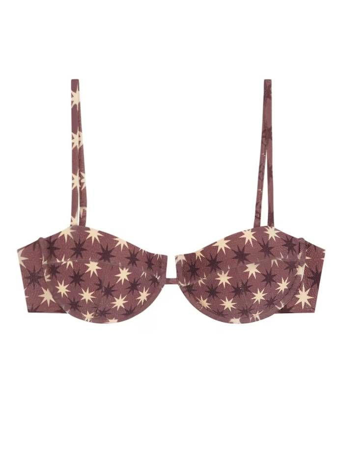 Cómo es el bikini negro que nunca pasa de moda y dónde comprarlo