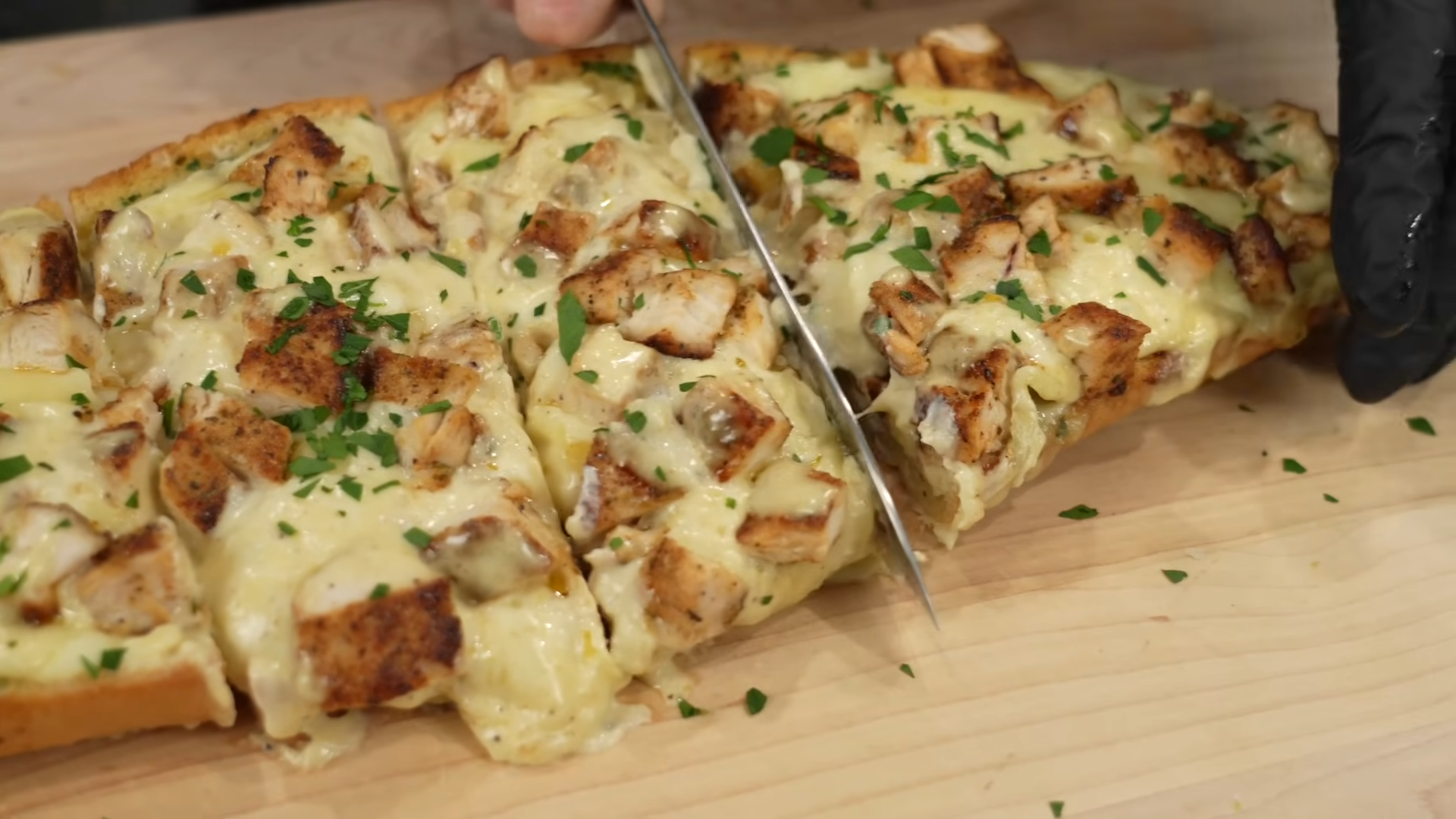 Cheesy chicken alfredo garlic bread perfect for easy dinner