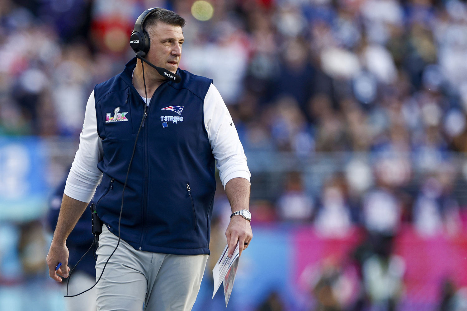 Photos of Patriots coach Mike Vrabel and NFL reporter at Arizona hotel ...