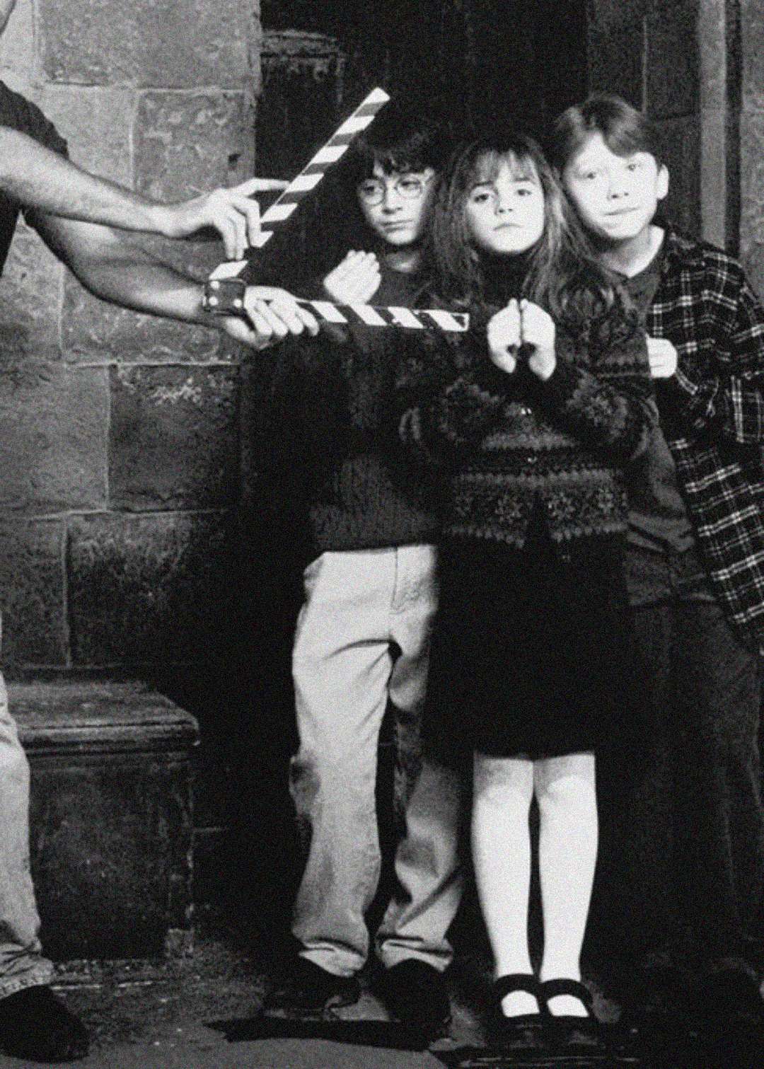 30 behind-the-scenes Harry Potter photos that reveal how the magic was made