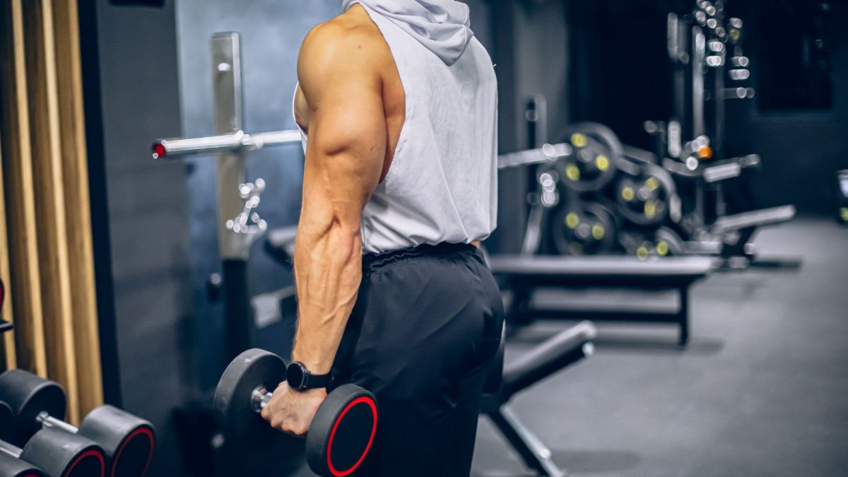 Are you doing dumbbell shrugs wrong? Here's how to master the form and ...