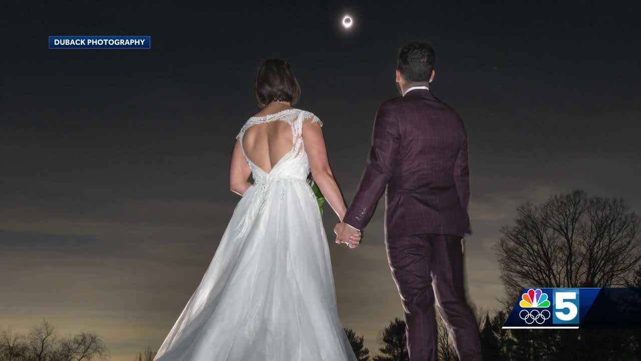 Total eclipse of the heart: This couple said 'I do' in Vermont moments ...