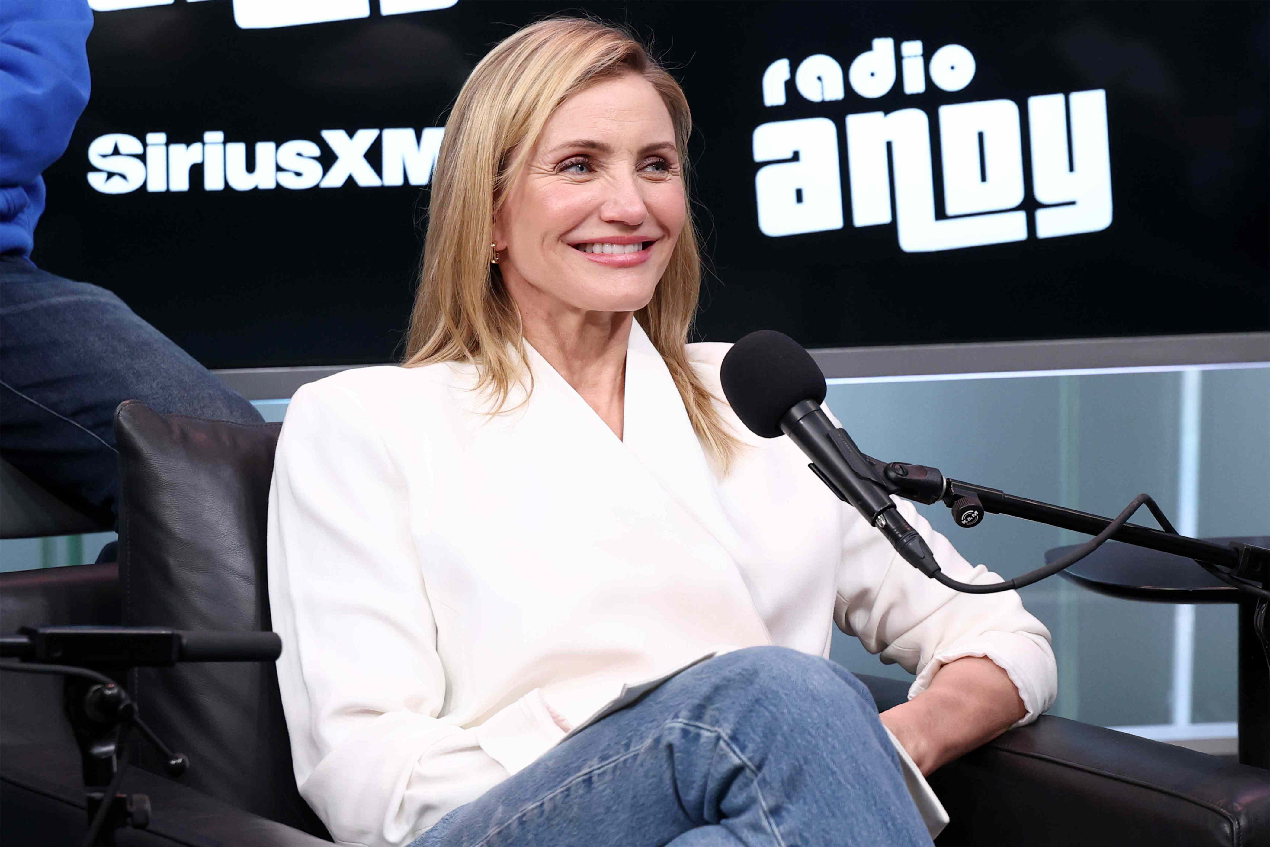 Cameron Diaz and Reese Witherspoon wore the puddle-proof denim trend ...