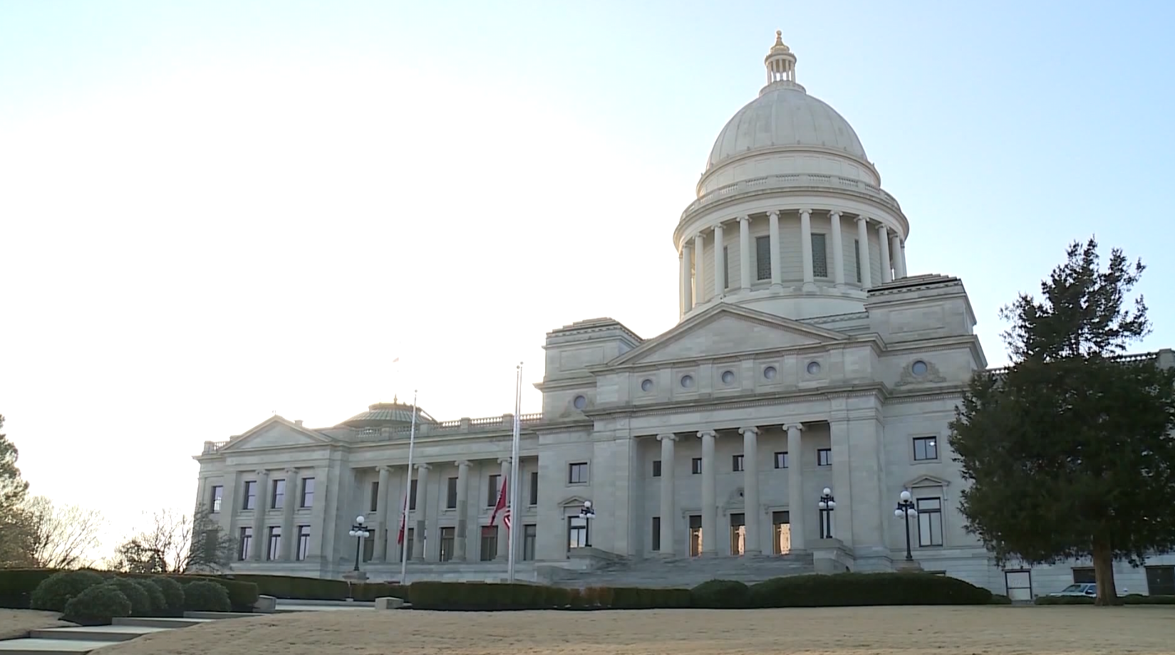 Arkansas unemployment rate falls to 4.2% as employment, labor force ...