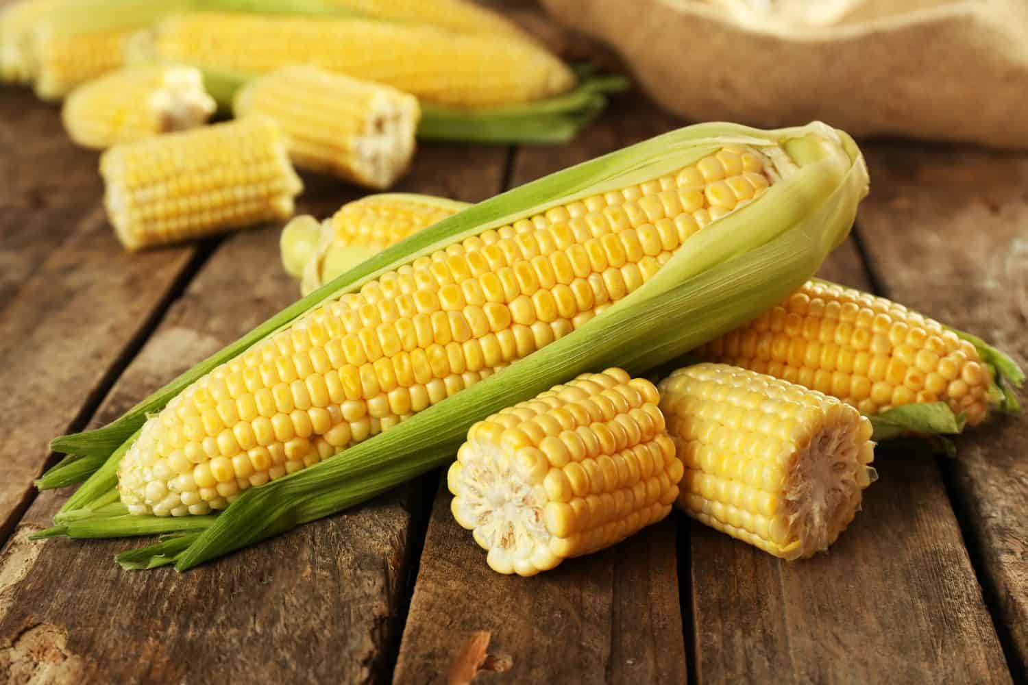 How to microwave corn on the cob in 5 easy steps