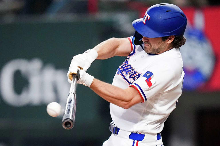 Rangers' Josh Smith takes batting practice, continues to work toward return