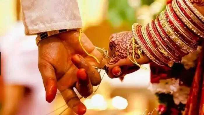 Unusual wedding incident: Bride refuses groom over counting money