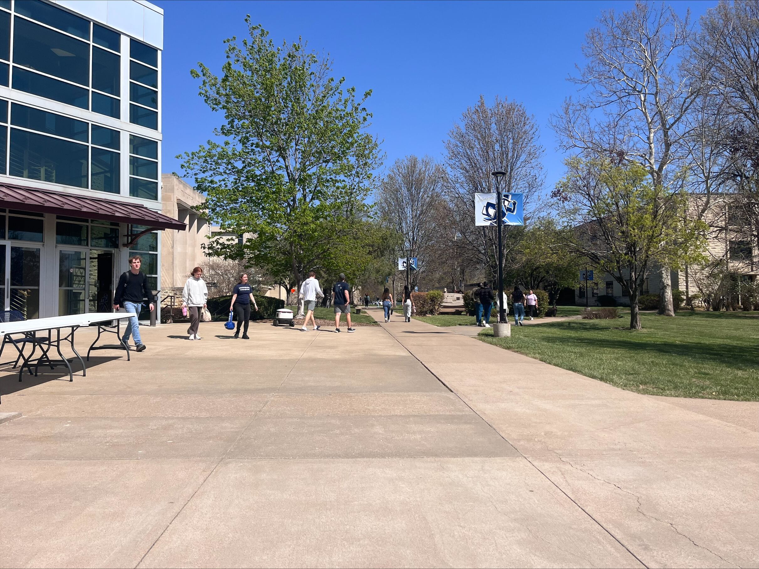 Washburn students say sunshine makes a difference as days get longer