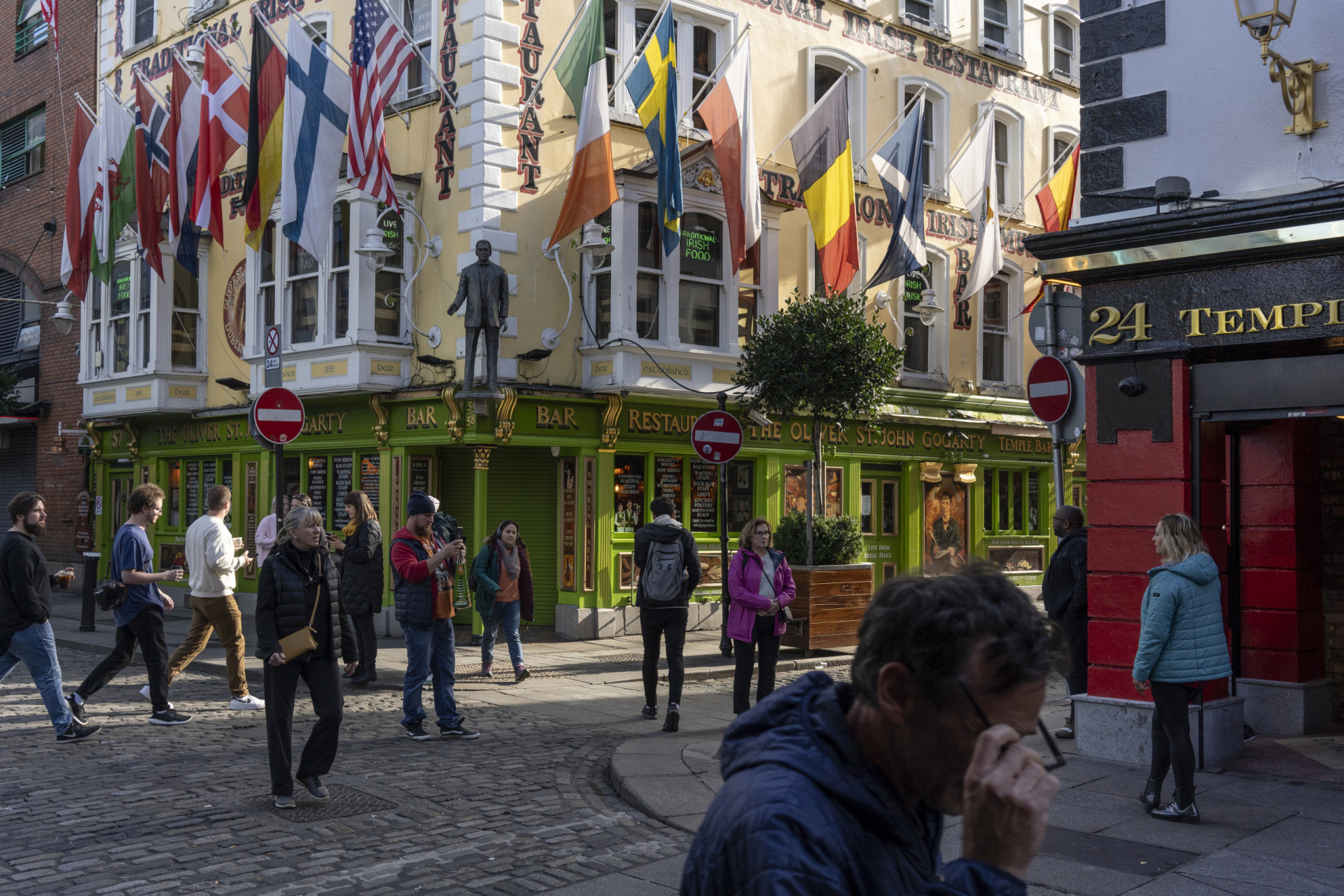 Which countries have the most single people?
