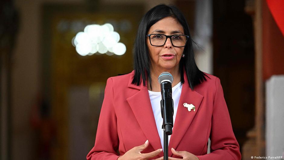 Presidenta de Venezuela promete aumentar salarios