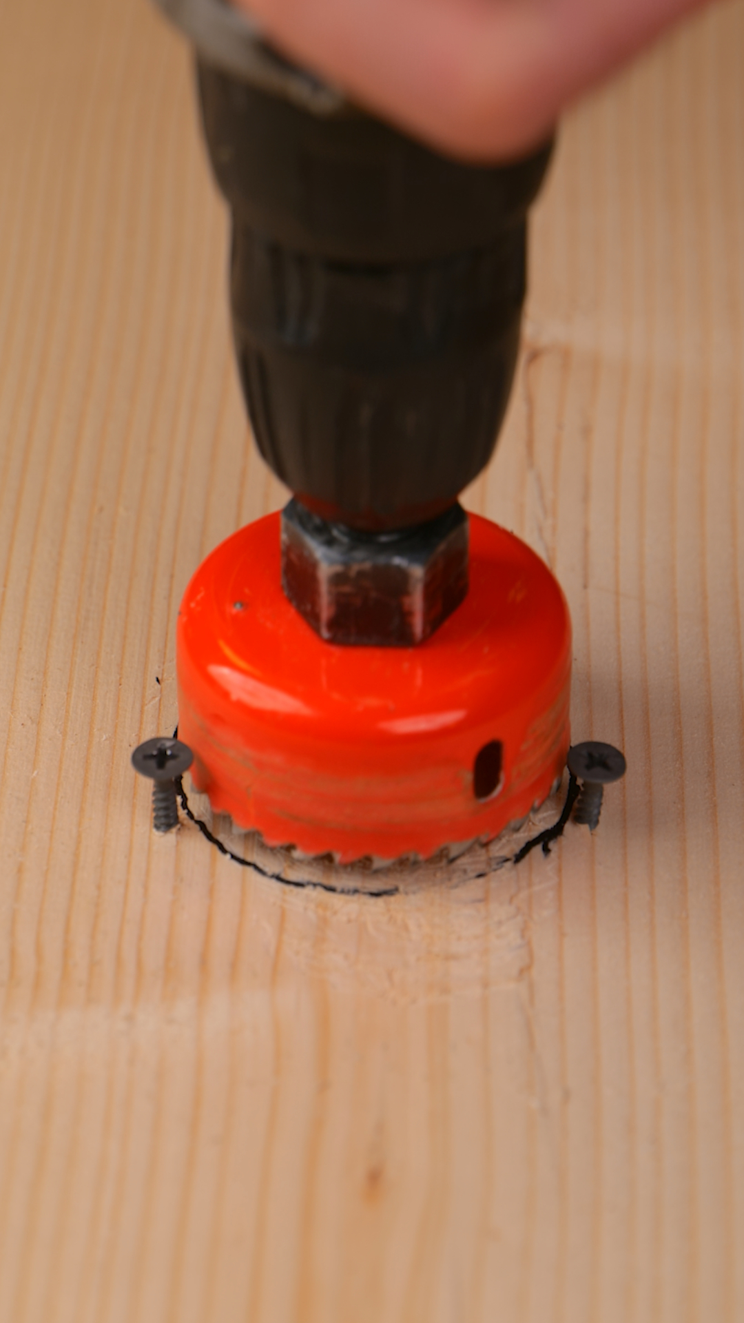 Easy drill a hole with a hole saw without a pilot drill