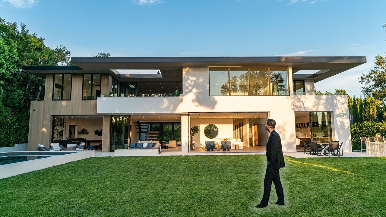 Touring a $12.9M modern mansion in Los Angeles