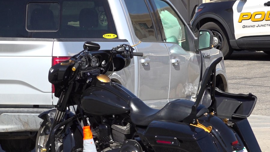 Motorcyclist suffers serious bodily injuries after crash on Horizon Drive