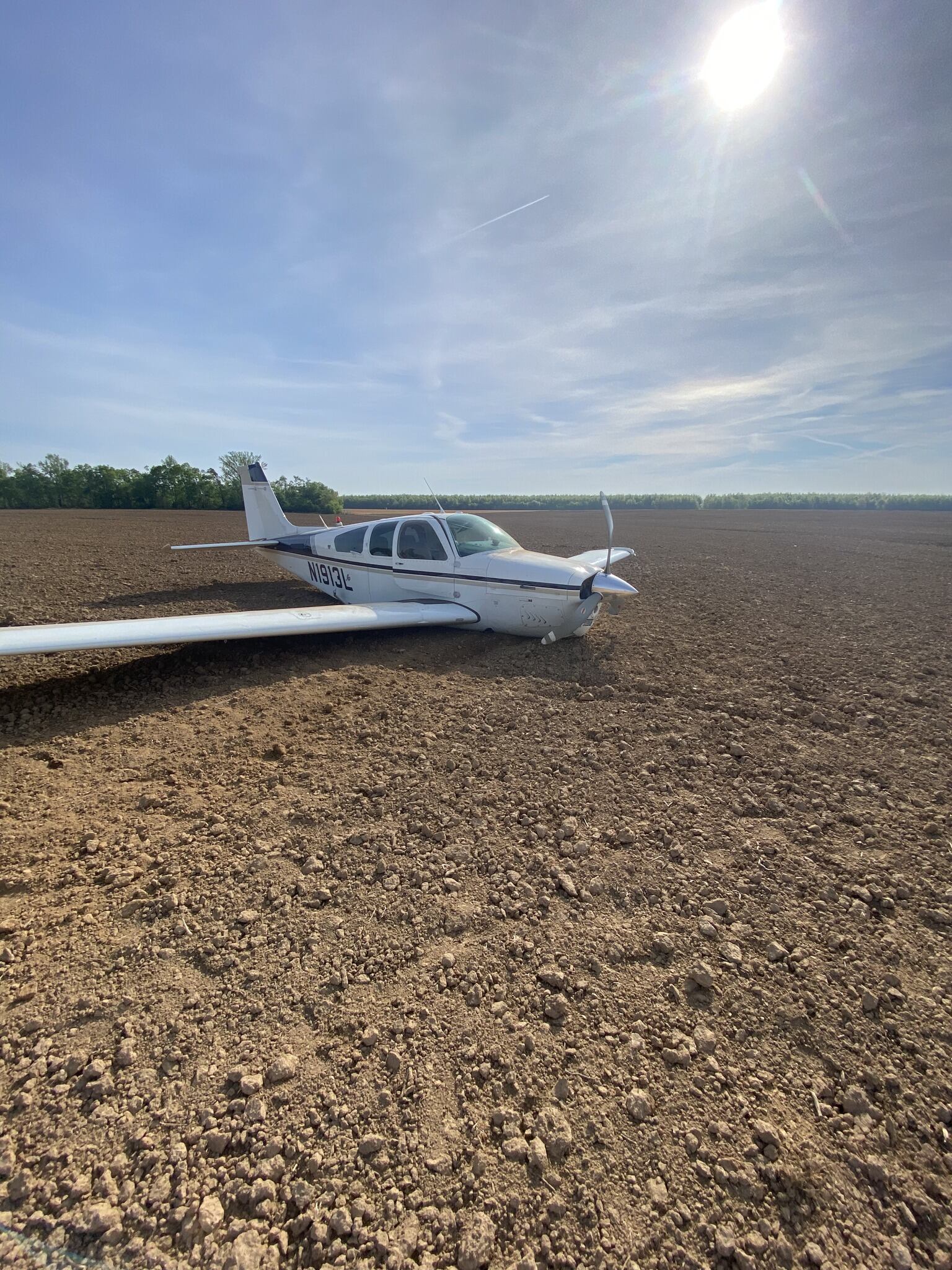 Plane makes emergency landing in Tennessee field due to mechanical issue