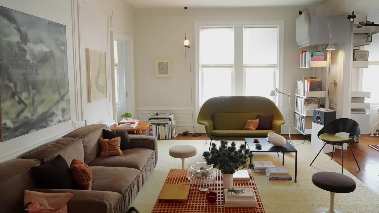 Inside a 1917 Brooklyn apartment filled with books and art