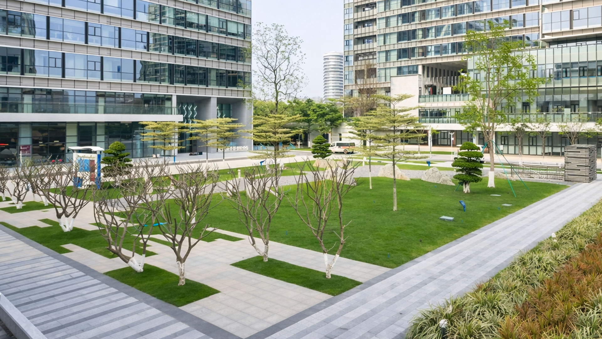 In China ontstaat een rustige tuin tussen moderne gebouwen