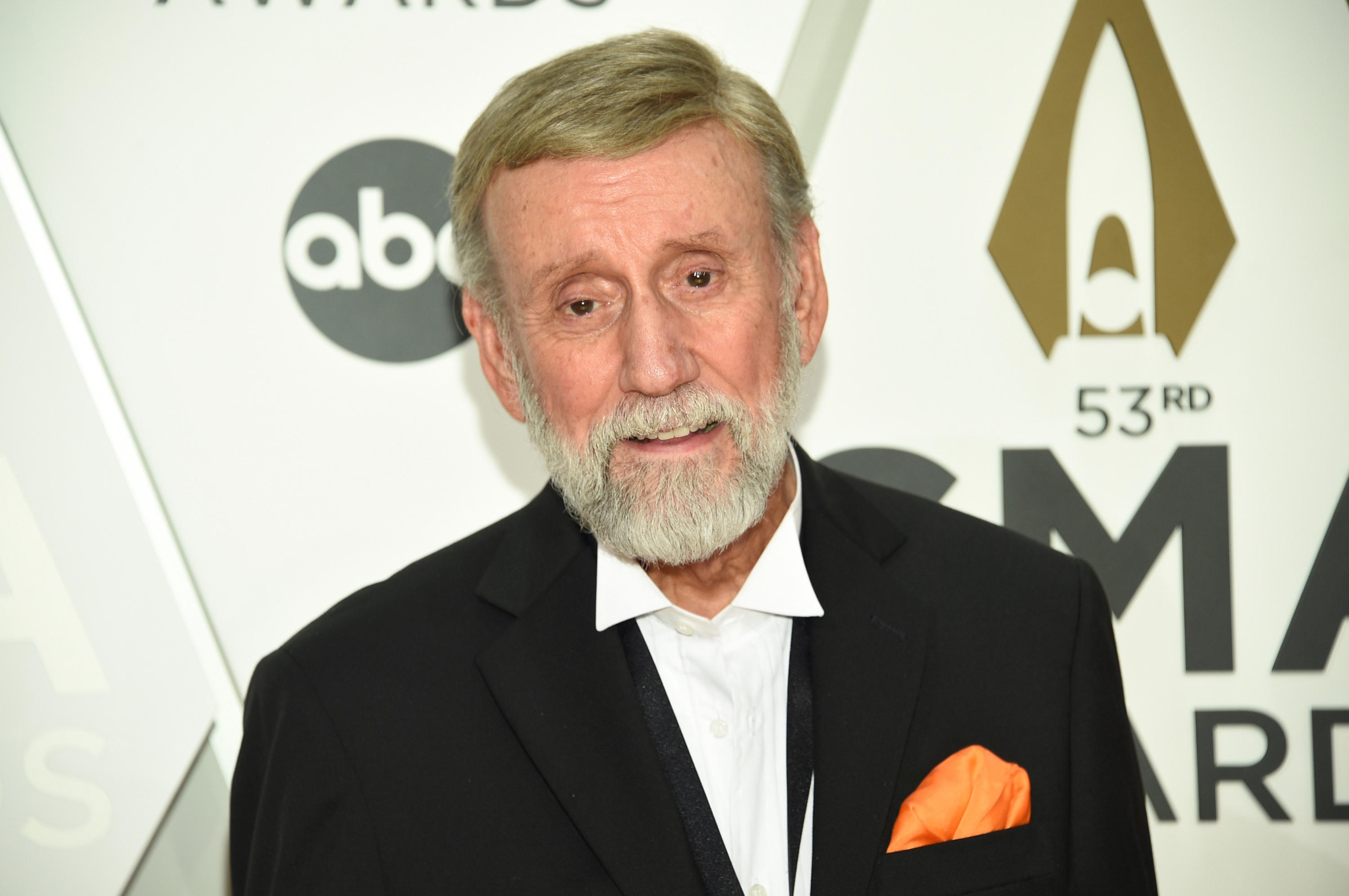 Ray Stevens, country legend, breaks neck after a fall