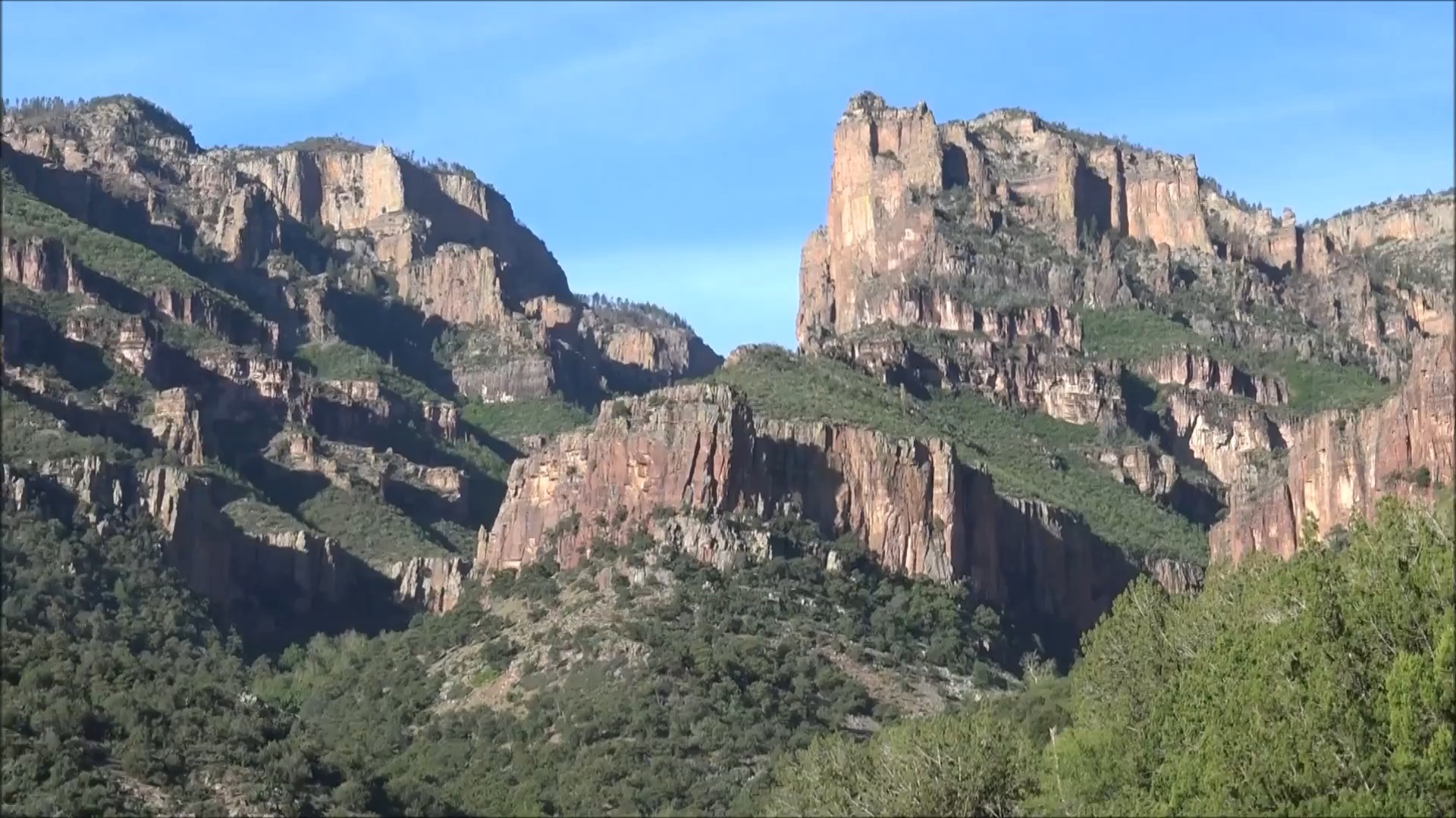 He hiked deep into an Arizona canyon - then an ancient cliff dwelling ...