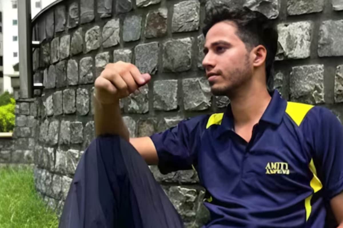 'King of water': Noida student Harshit Bhatt's swimming clips spread ...