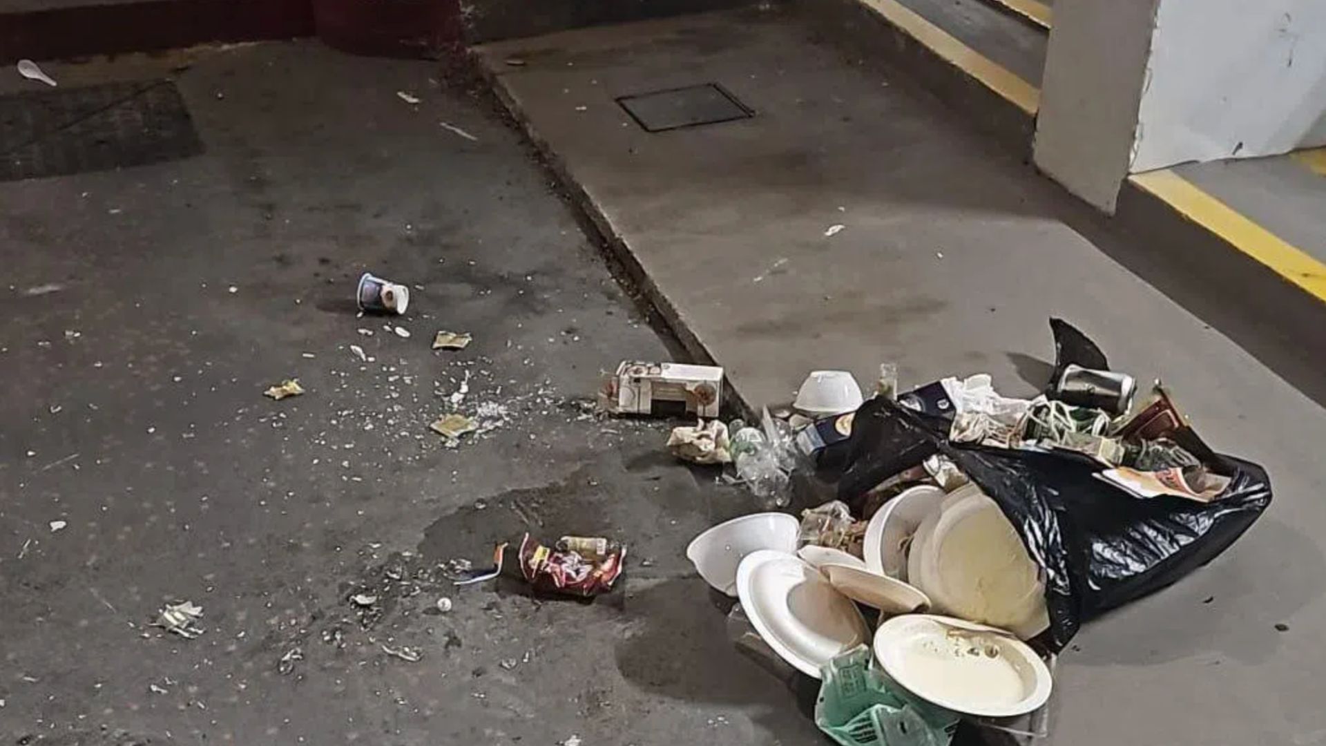Danger in HDB: Glass in garbage bag fall from HDB high-rise building