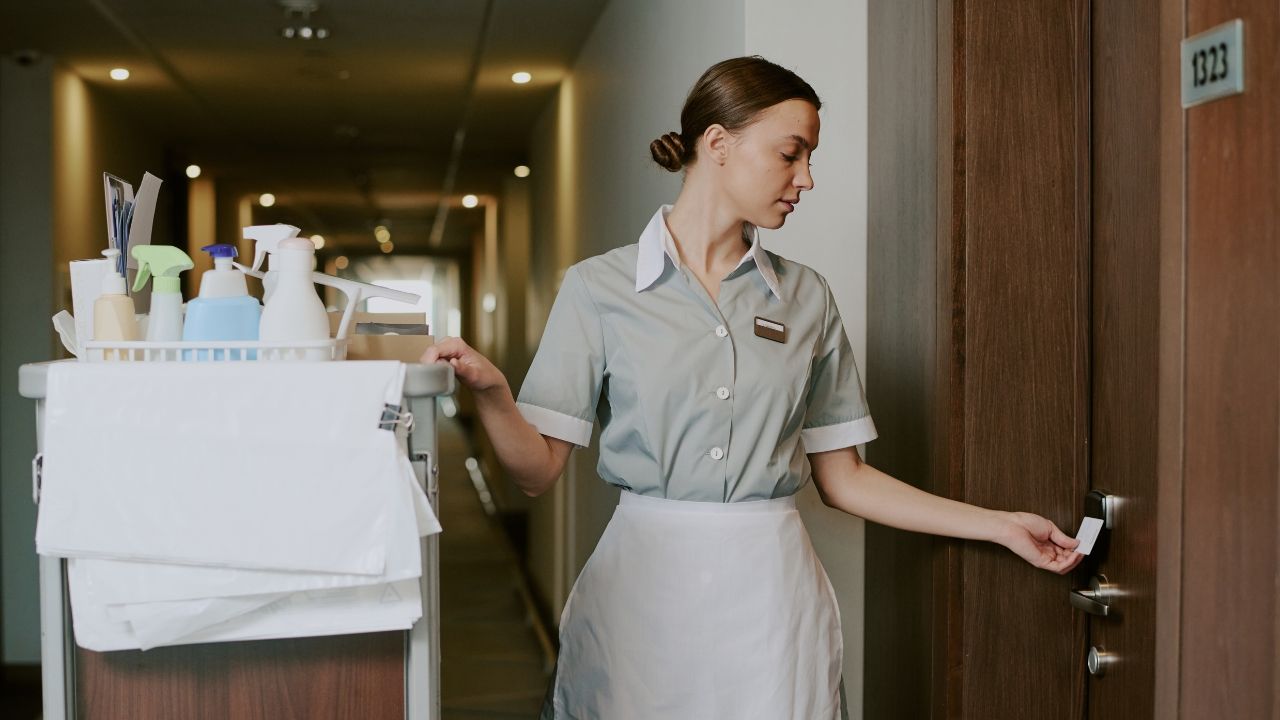 Hotel employees spill 16 behind-the-scenes secrets