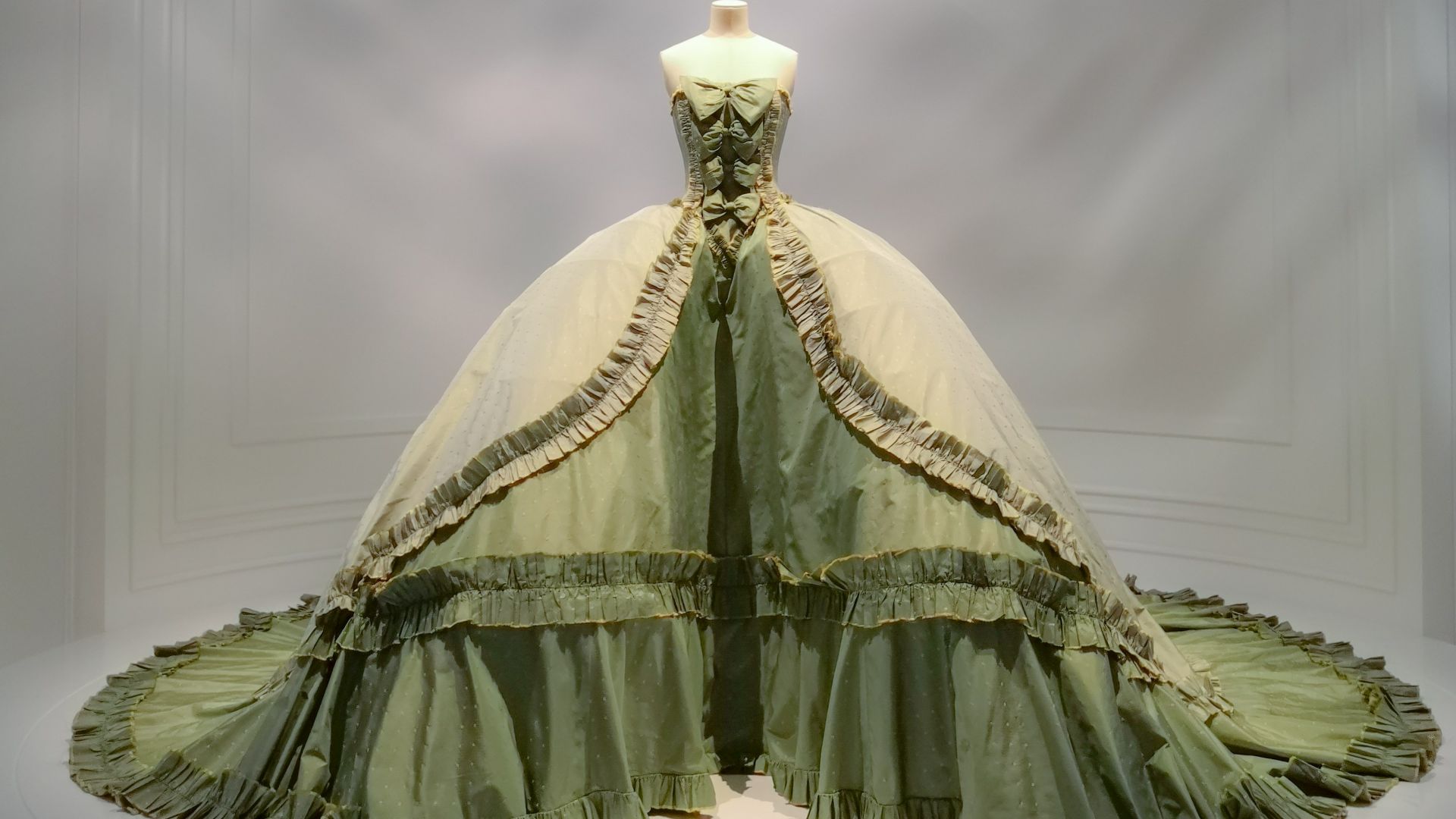 20 times in history fashion trends were genuinely dangerous