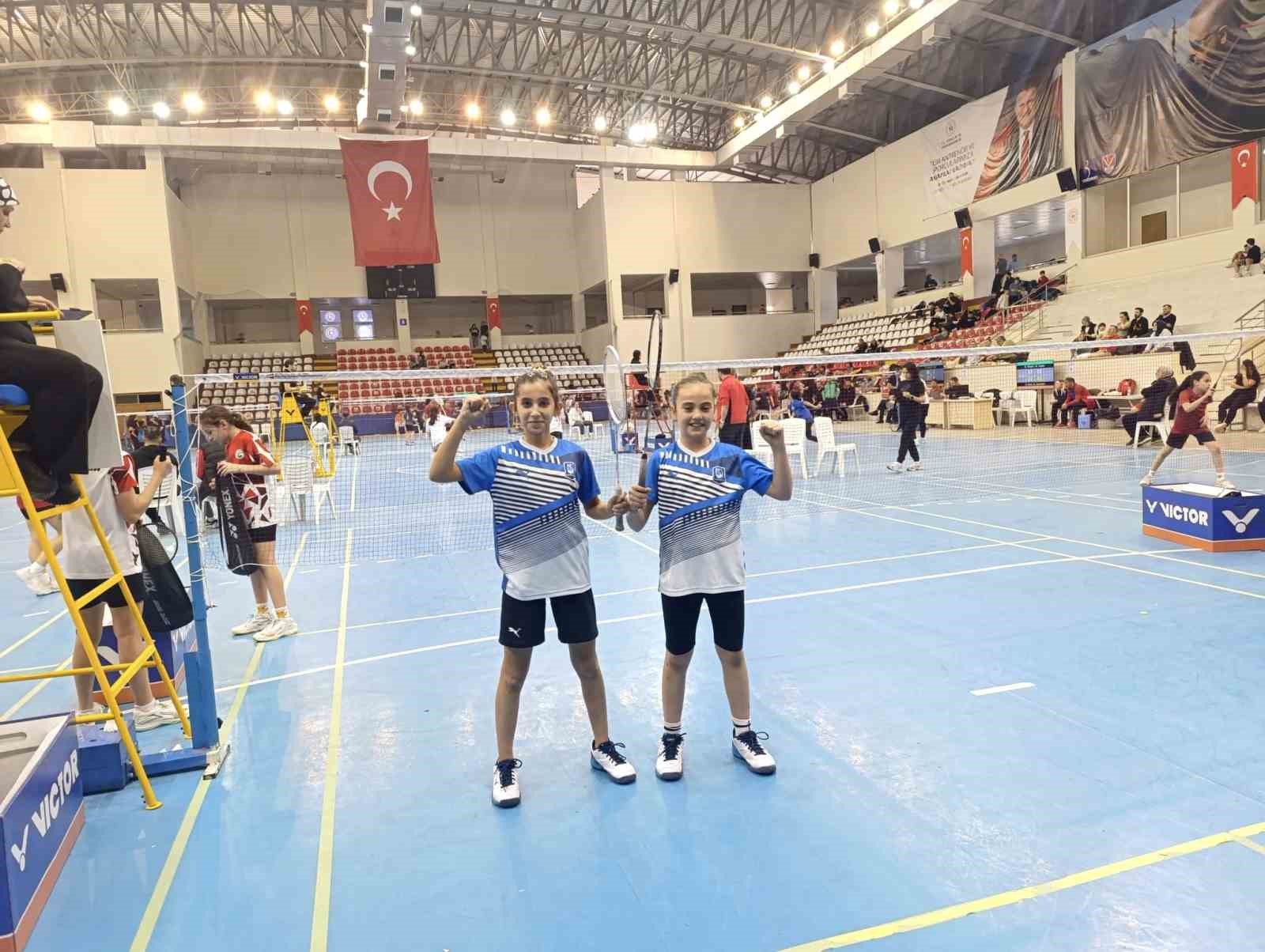 Yunusemre’nin altın kızları Türkiye üçüncüsü oldu
