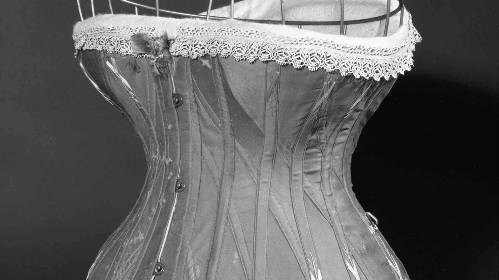 20 times in history fashion trends were genuinely dangerous