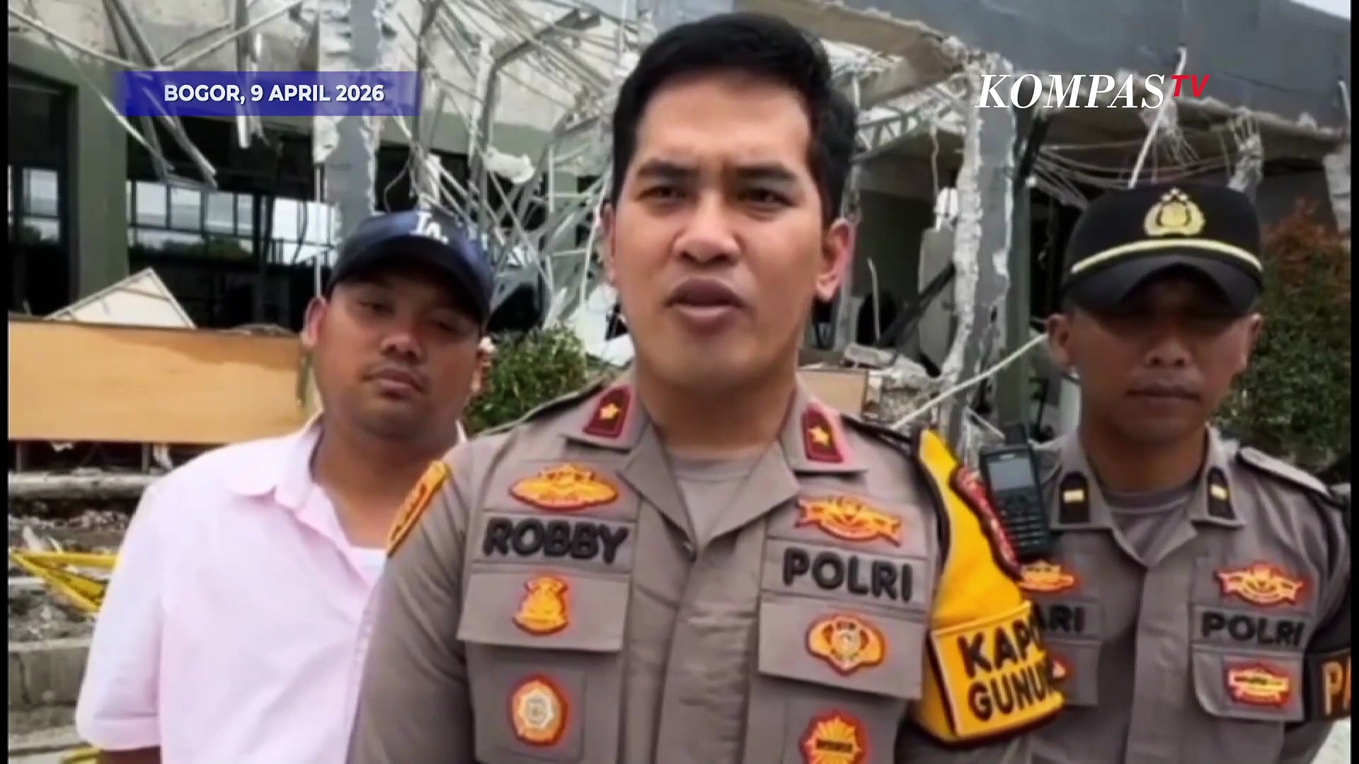 Ledakan lapangan padel di Bogor: SD ikut luluh lantak, diduga tabung gas