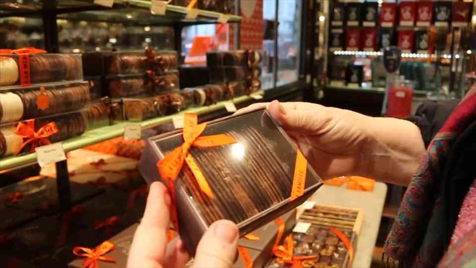 10 souvenirs to buy in Paris - and where travelers actually find them
