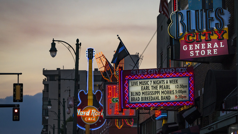This scenic road trip connects Dollywood, Graceland, and New Orleans ...