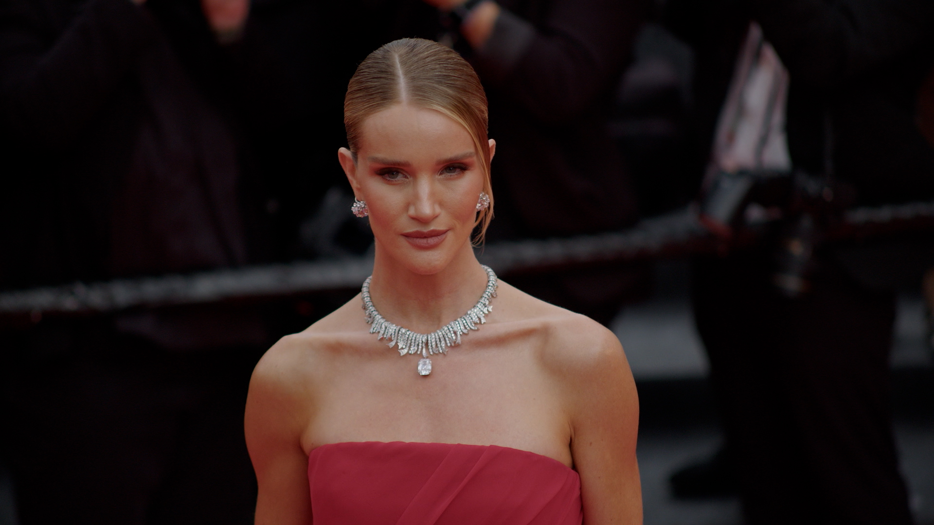 Rosie Huntington-Whiteley brings supermodel energy to swim season
