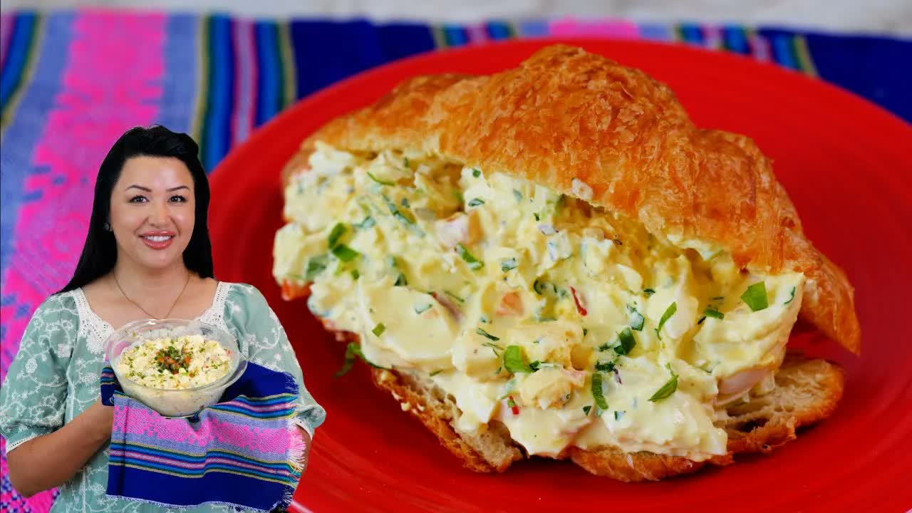 How to make a fast, flavorful pico de gallo egg salad