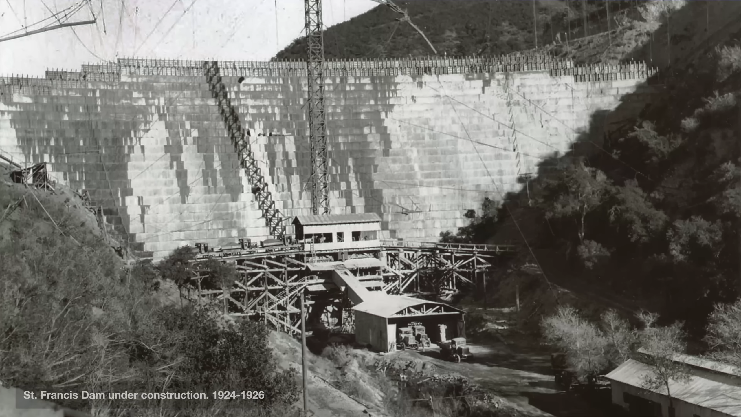 The dam showed cracks for days – then collapsed at midnight, killing ...