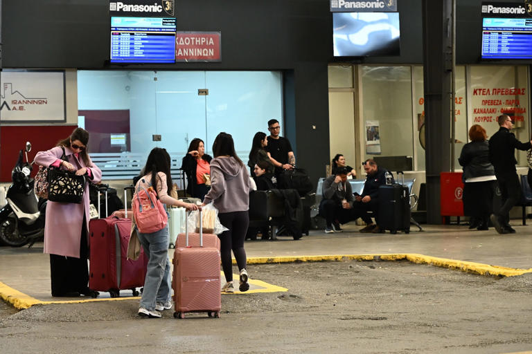Αττική: Συνεχίζεται η έξοδος των εκδρομέων για το τριήμερο της Πρωτομαγιάς