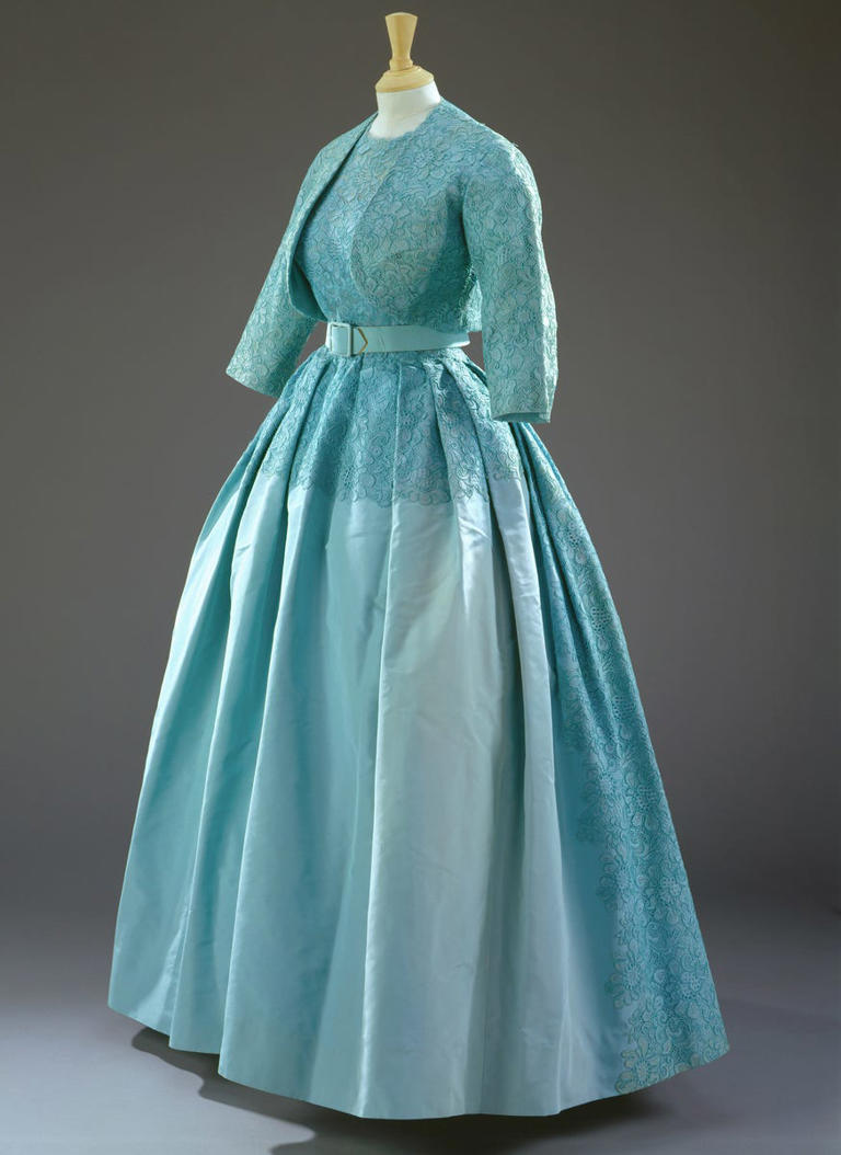 The sentimental story behind Queen Elizabeth's unexpected dress for ...