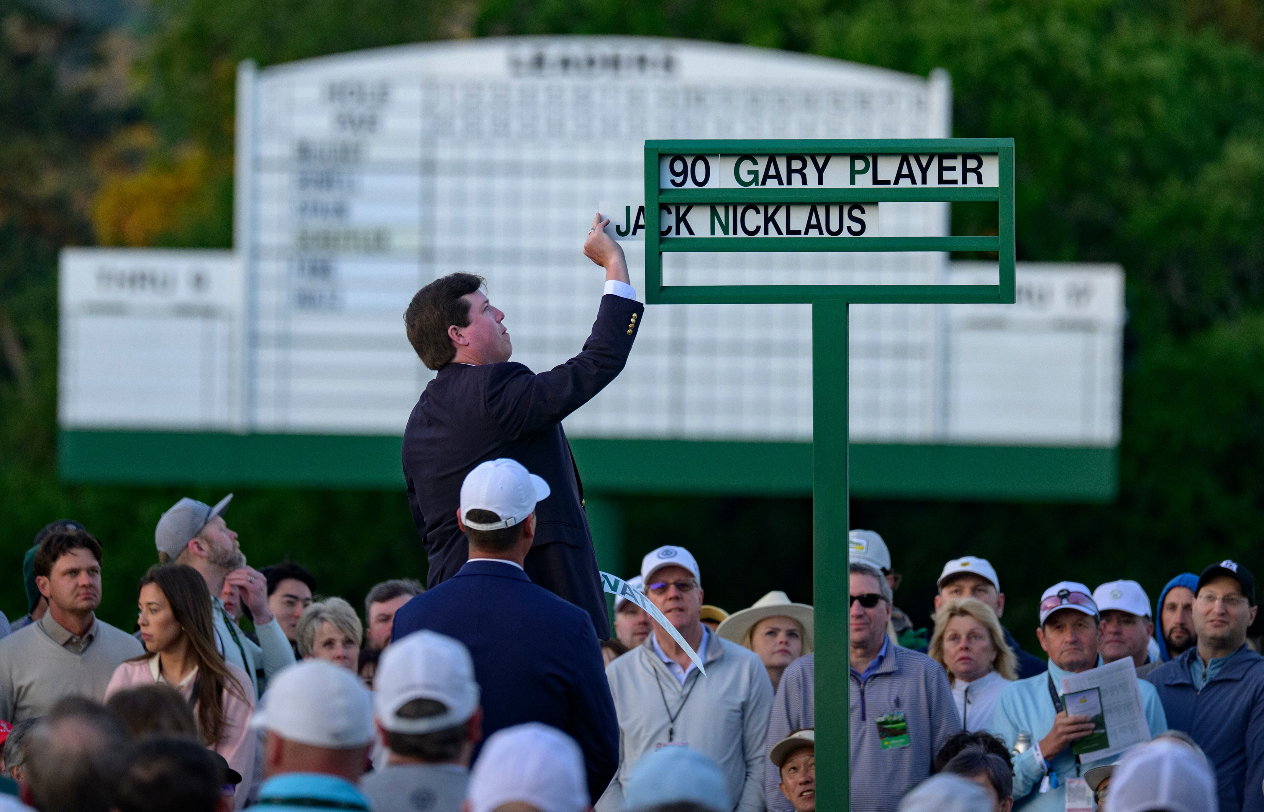 A wild hook and a big leg kick as legends open the Masters