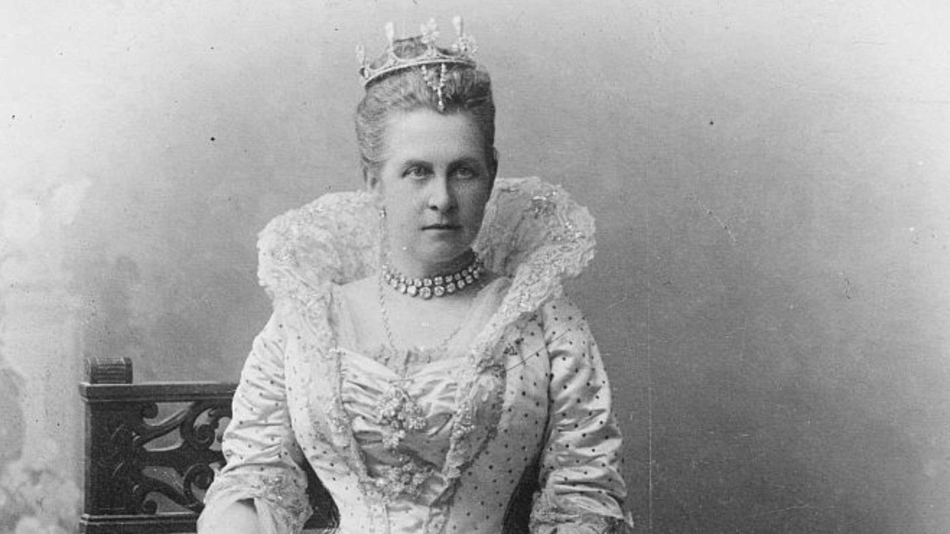 The princess who popularized the royal wave