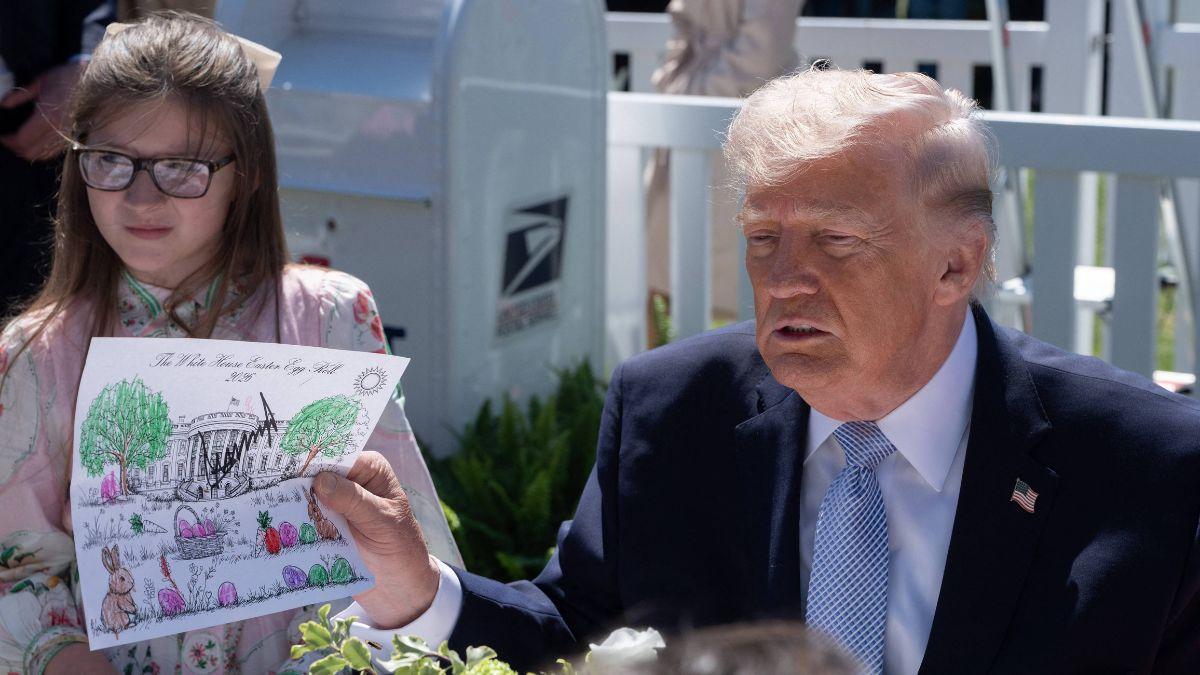 Donald Trump mocks Joe Biden as he explains the autopen to kids during ...