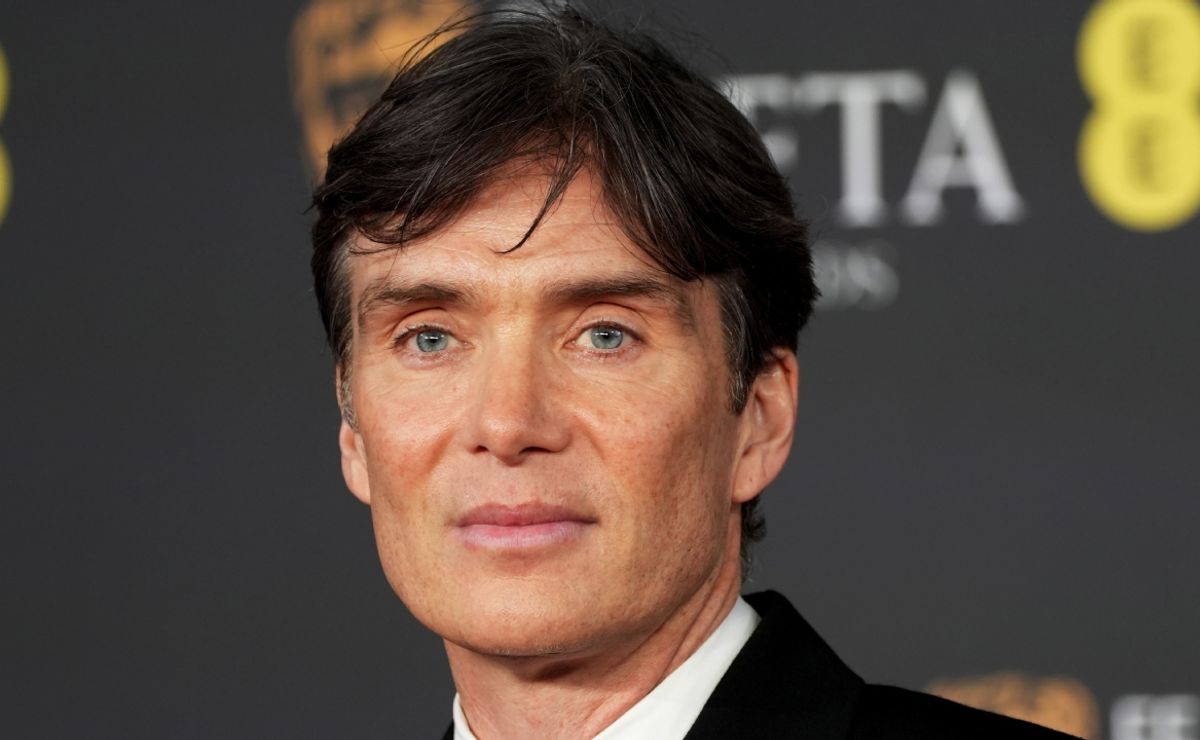 Offline by choice: 10 celebrities who avoid social media