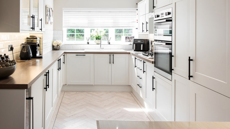 16 things that are making your small kitchen look even more crowded