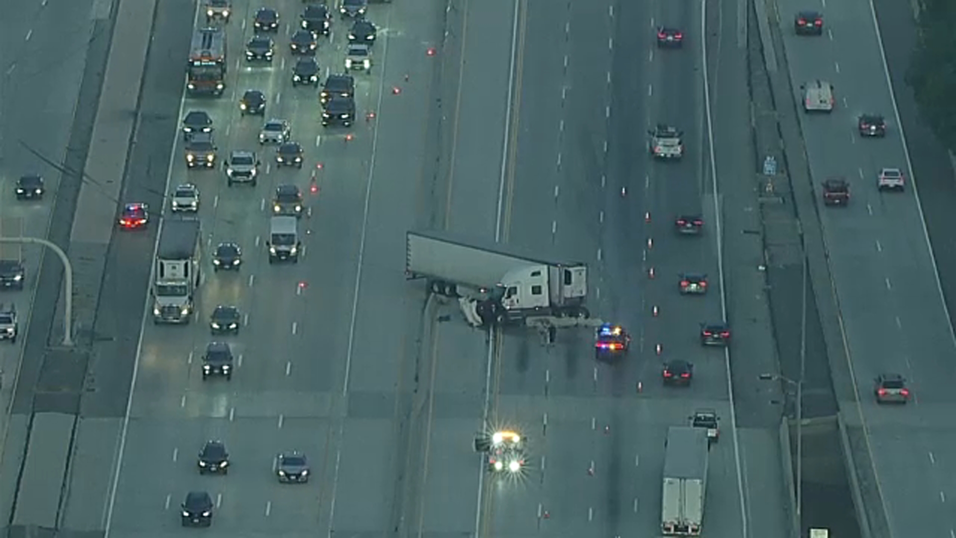 Big rig jackknifed after crashing through center divider of 118 Freeway ...