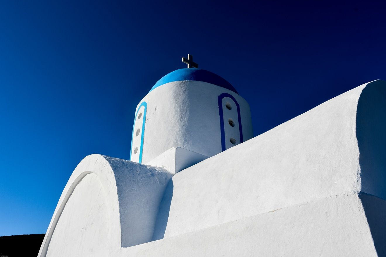 Εορτολόγιο - Μεγάλη Παρασκευή: Τα Άγια Πάθη και η Περιφορά του Επιταφίου