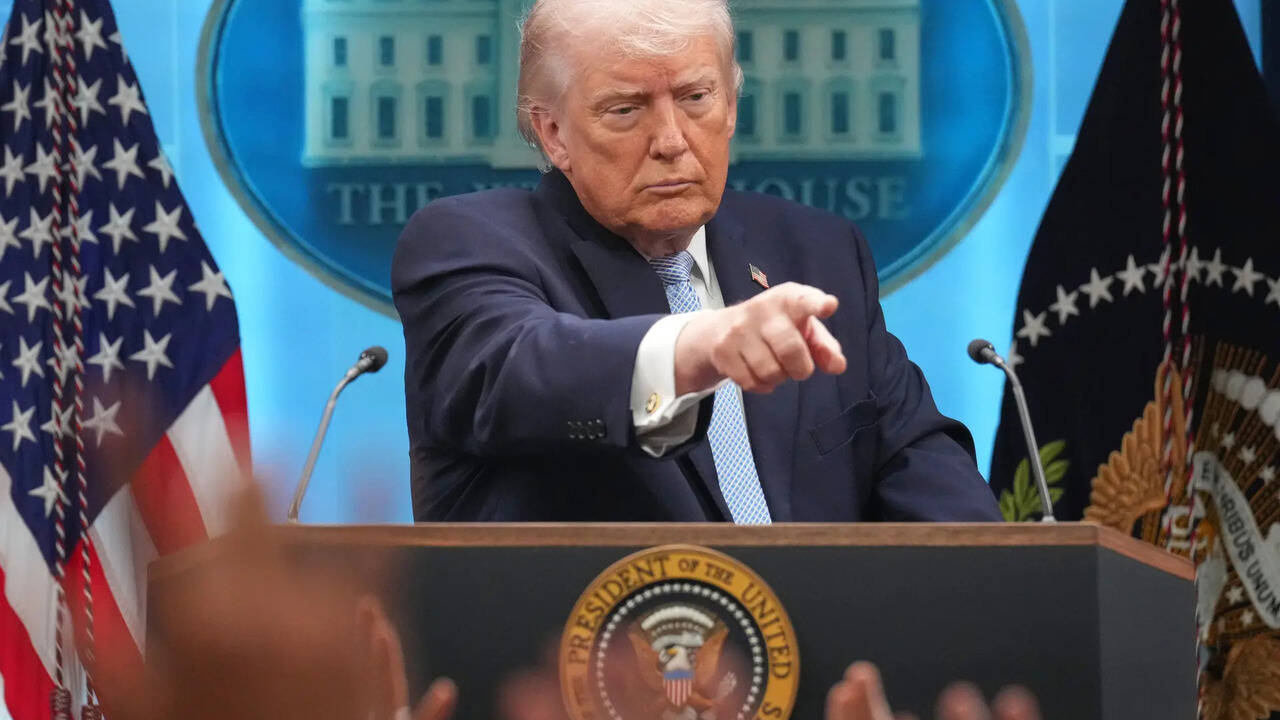 Democrats intensify calls for Trump's removal following Iran threats