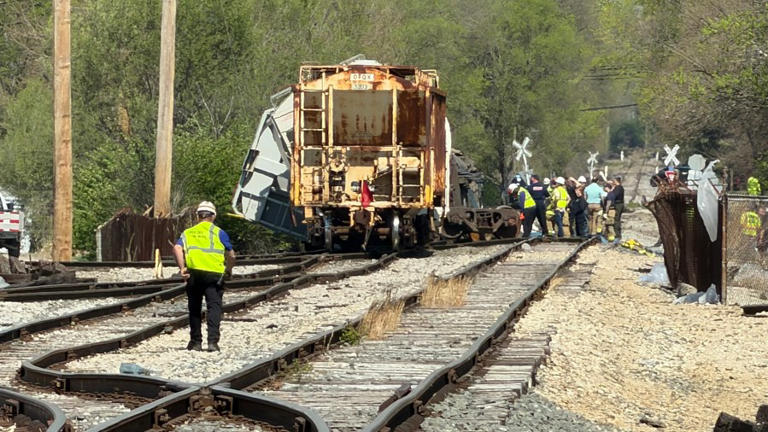 Norfolk Southern train derails in Franklin, hospitalizing 3 employees