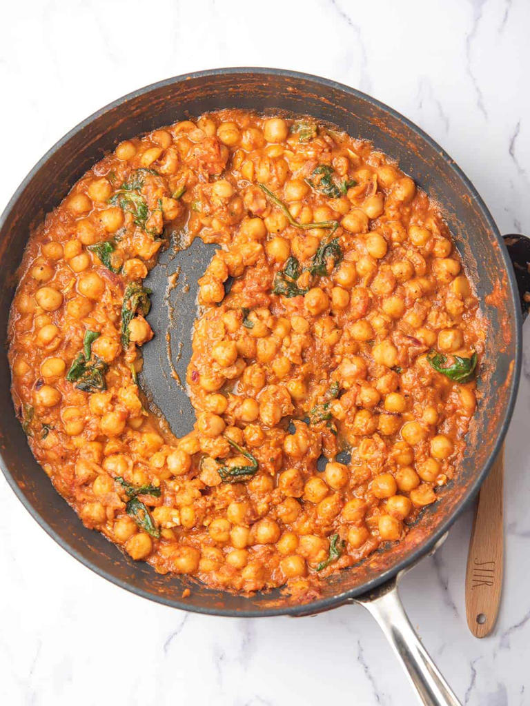 Harissa chickpeas - easy 30 minute dinner!