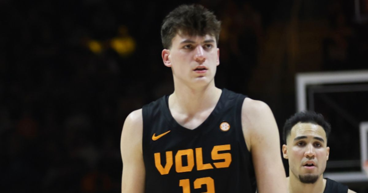Tennessee forward transfer JP Estrella commits to Michigan basketball