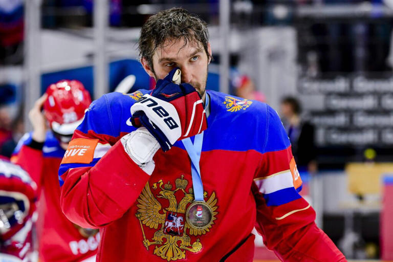 Penguins fans give Alex Ovechkin a standing ovation in what could be ...
