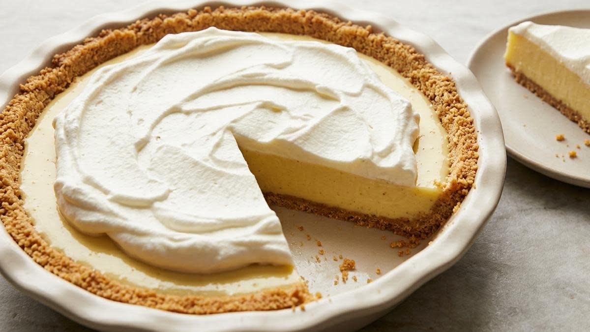 Key lime pie with graham cracker-pecan crust