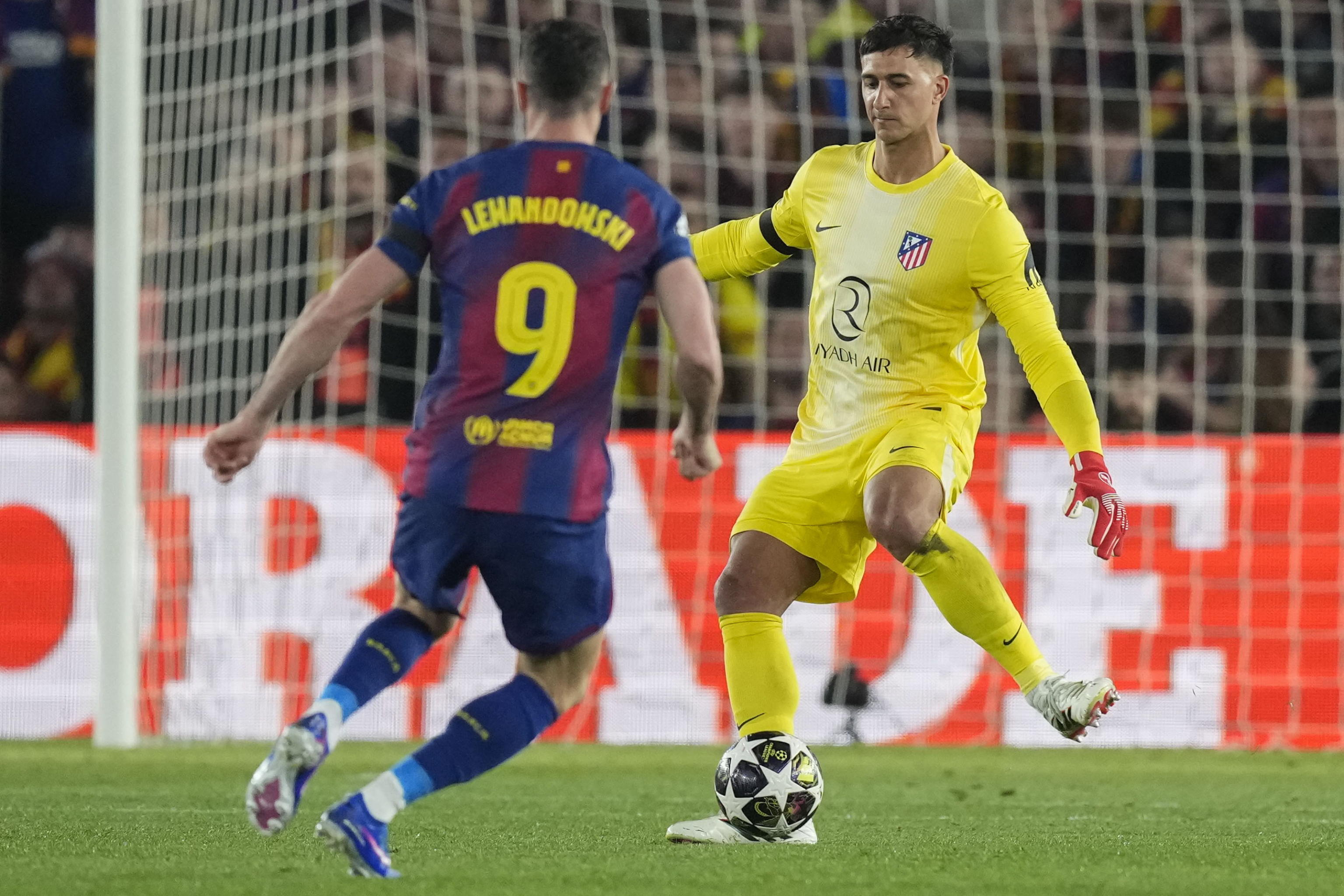 Champions: reclamo Barcellona alla Uefa per un «mani» non fischiato